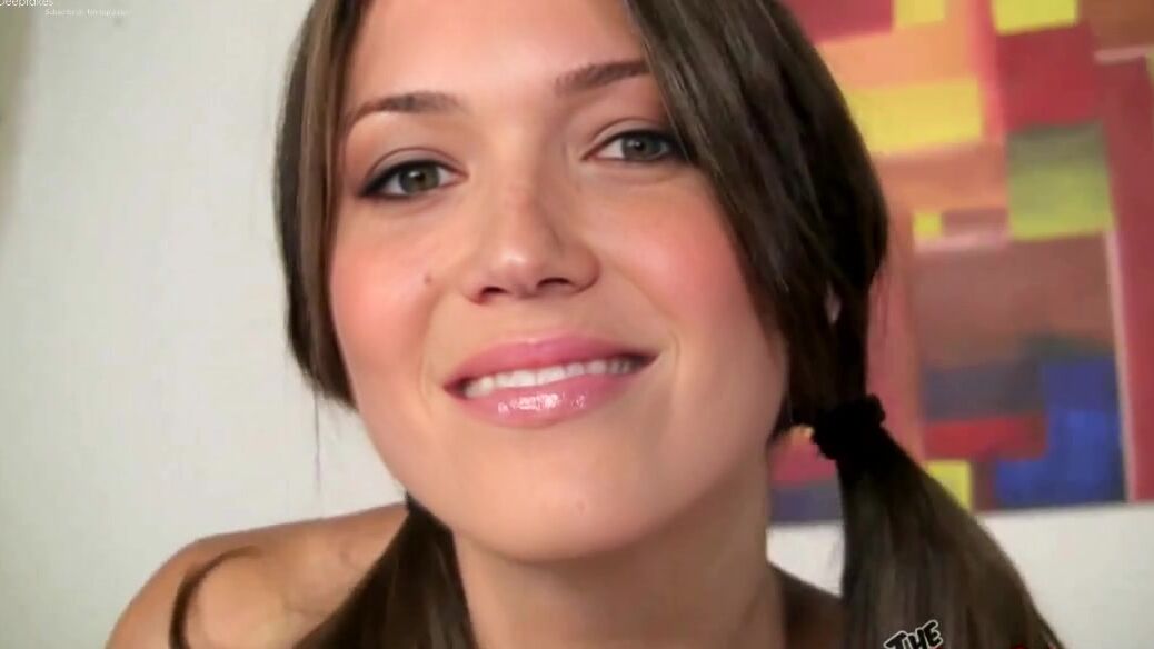 Mandy Moore And Lizz Tayler Team Up To Get Their Fake Celebrity Asses